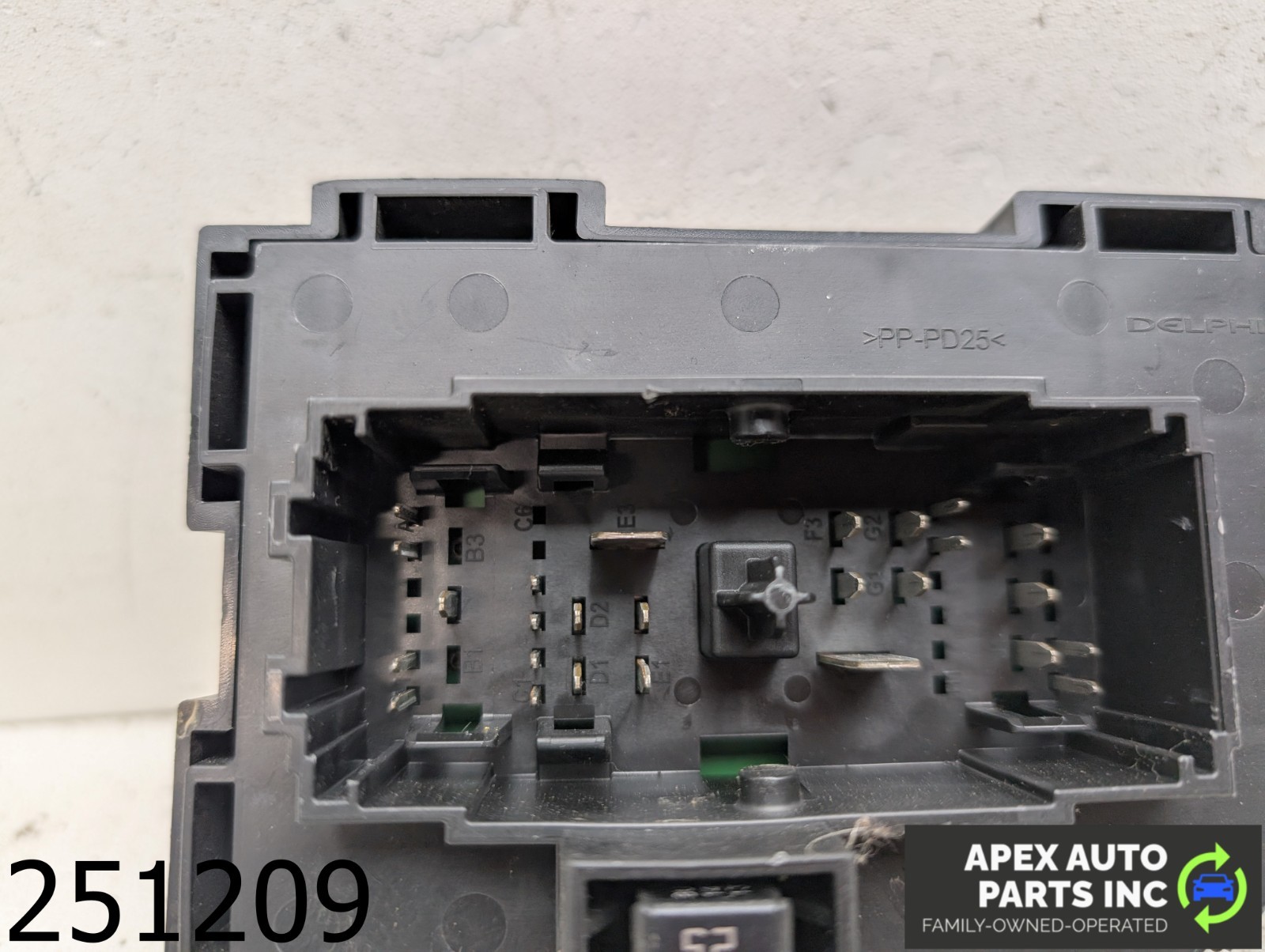 OEM 2009 Chevrolet Avalanche 5.3L Cabin Interior Fuse Box Relay ...